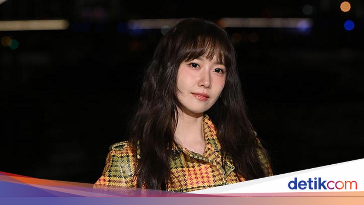 Yoona SNSD Tampil Beda di London Fashion Week, Poni Barunya Curi Perhatian