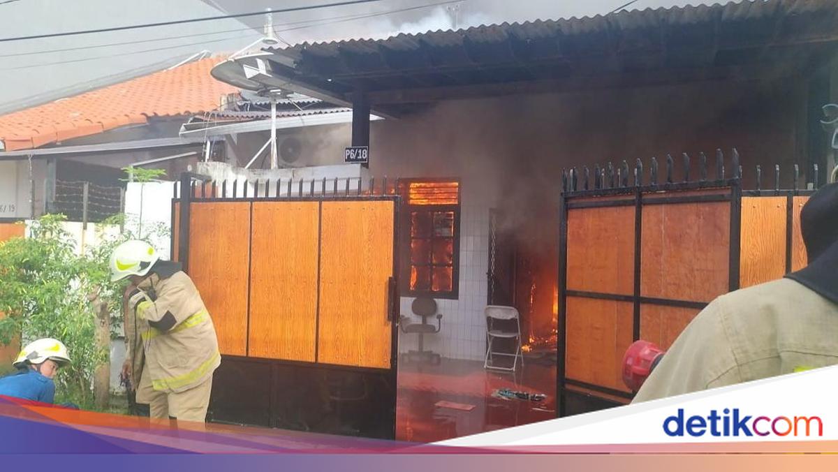 Gas Bocor Picu Kebakaran Rumah di Jaktim, Kakek 75 Tahun Luka Bakar