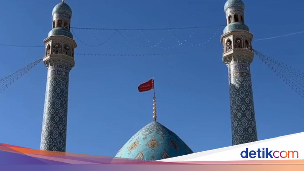 Iran Kibarkan Bendera Merah, Isyarat Balas Dendam ke AS-Israel