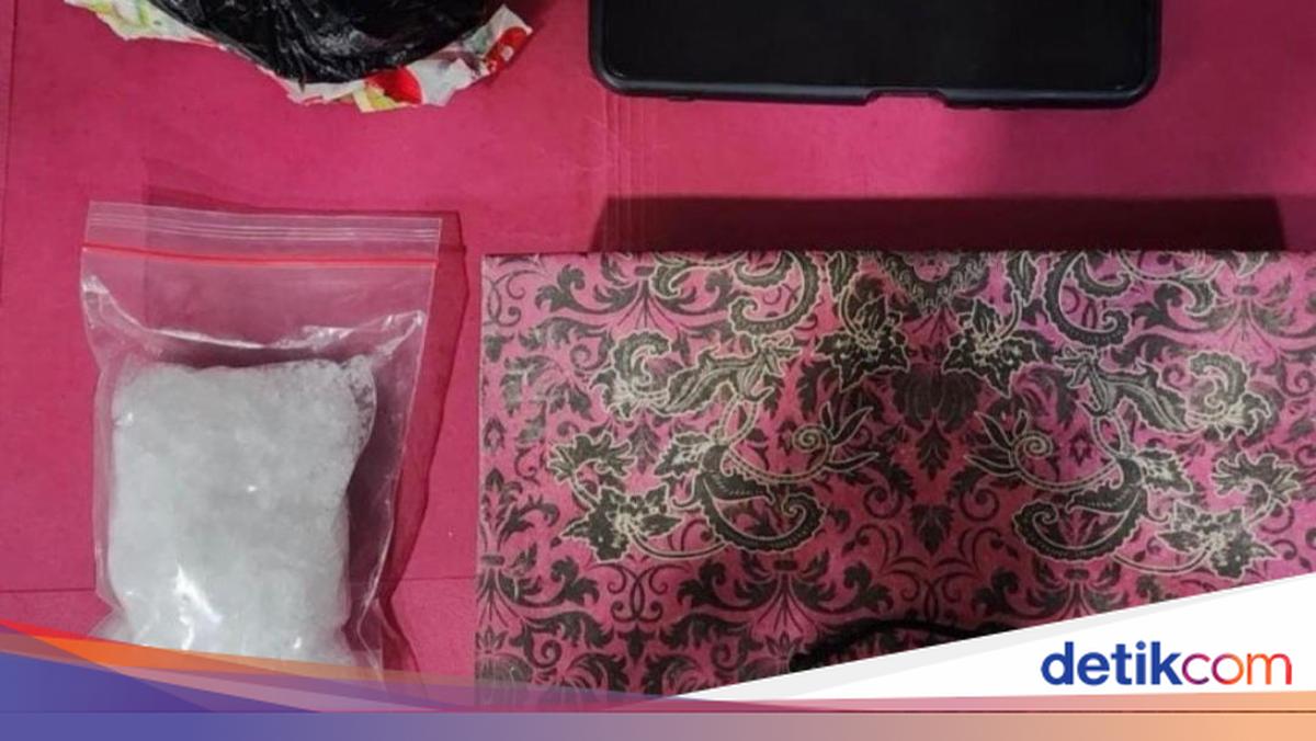 Polda Metro Tangkap Pengedar Sabu Berkedok Paket Elektronik di Jakbar
