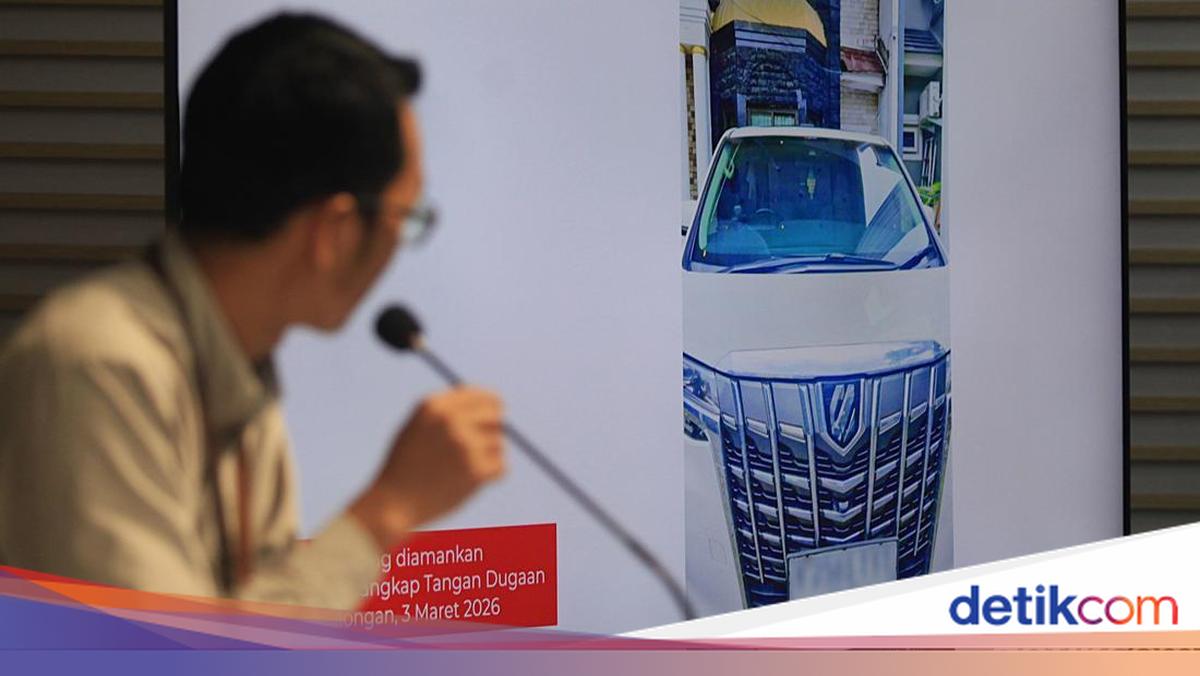 KPK Tunjukkan Barang Bukti OTT Bupati Pekalongan