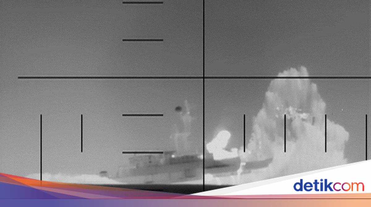 Kapal Selam AS Tenggelamkan Kapal Perang Iran, 87 Tewas