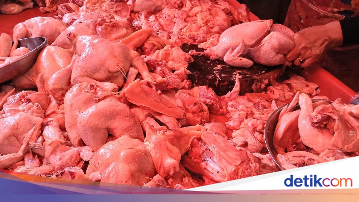 Jelang Lebaran, Harga Cabai Merah hingga Daging Ayam di Palembang Naik