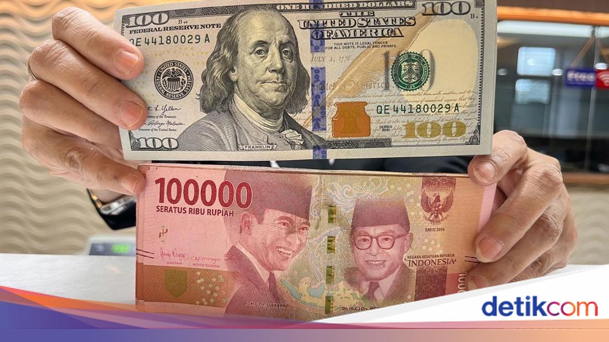 Rupiah Babak Belur, Bank Jual Dolar AS sampai Rp 17.400