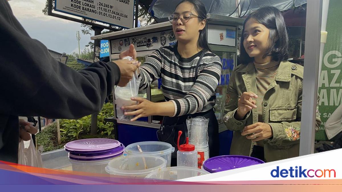 War Takjil Seru Bareng Gen Z di Saparua, Pedagang Full Senyum