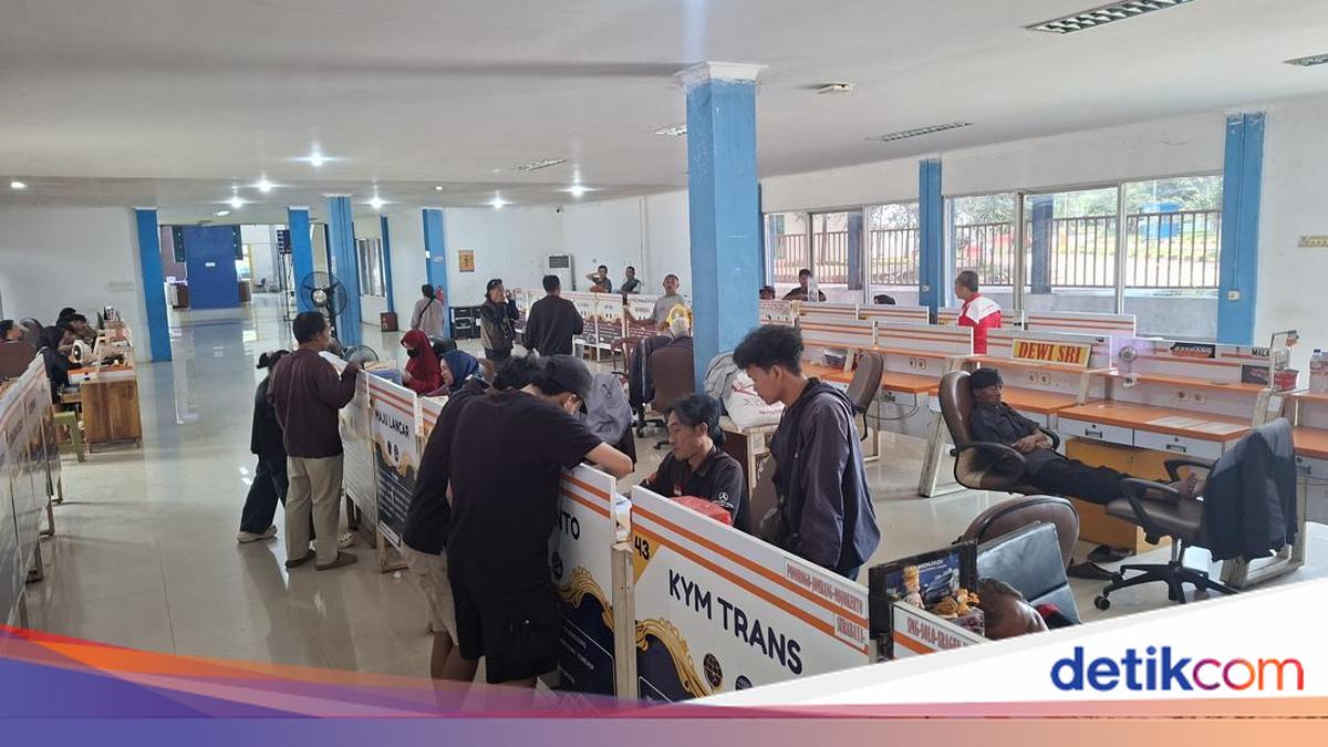 Pemudik Curi Start Mudik di Terminal Jatijajar: Hindari Macet-Incar ...