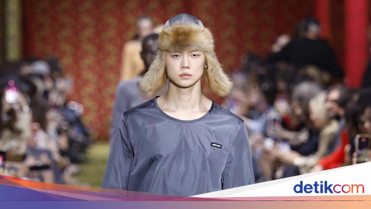 7 Gaya Yeonjun TXT, Idol KPop Pria Pertama Jadi Model Runway Miu Miu