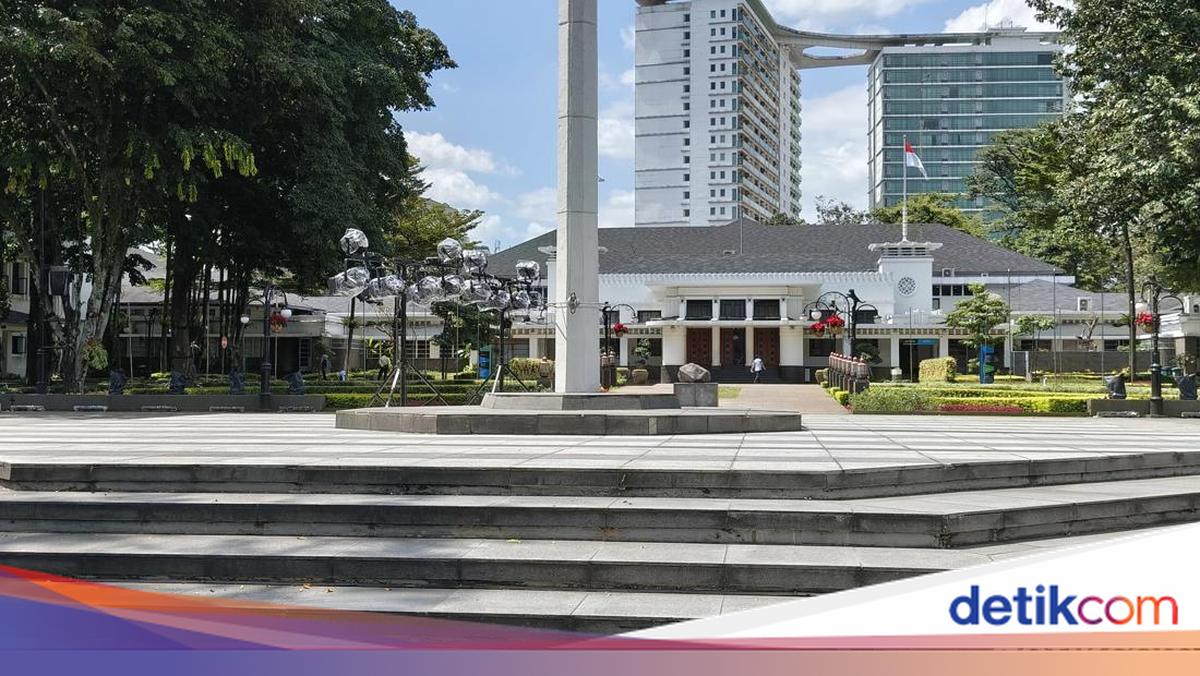 Plaza Balai Kota Bandung Perdana Dibuka Jadi Tempat Salat Idul Fitri