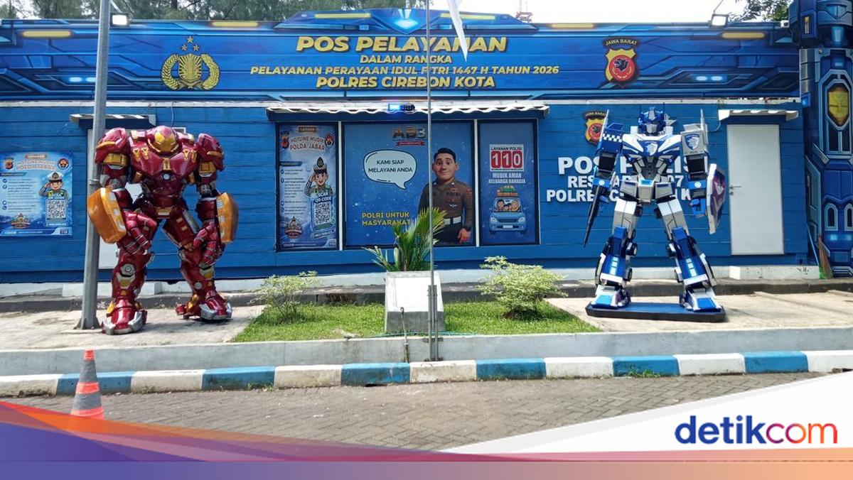 Patung Robot di Rest Area Tol Cirebon Jadi Magnet Pemudik