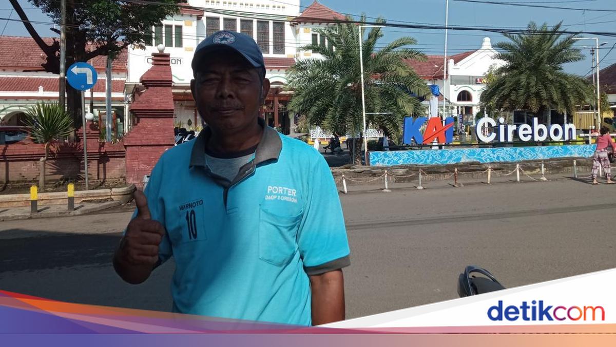 Asa Porter Stasiun Cirebon Jemput Rezeki Mudik Lebaran