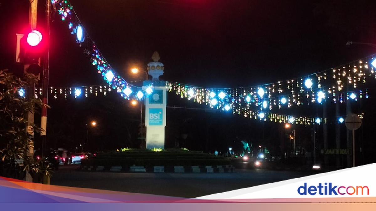 Nuansa Lebaran di Banda Aceh Makin Terasa Usai Kota Dipasang Lampu Hias
