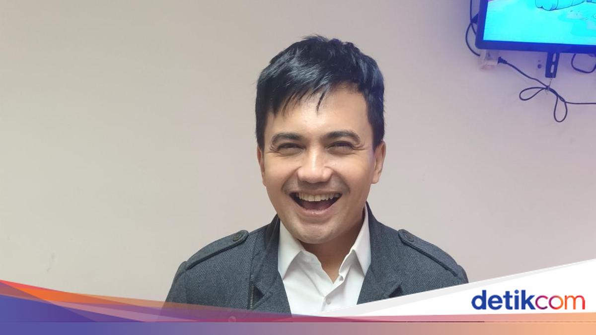 Curhat Sahrul Gunawan soal Kejadian Tak Biasa Dialami Istri saat Umrah