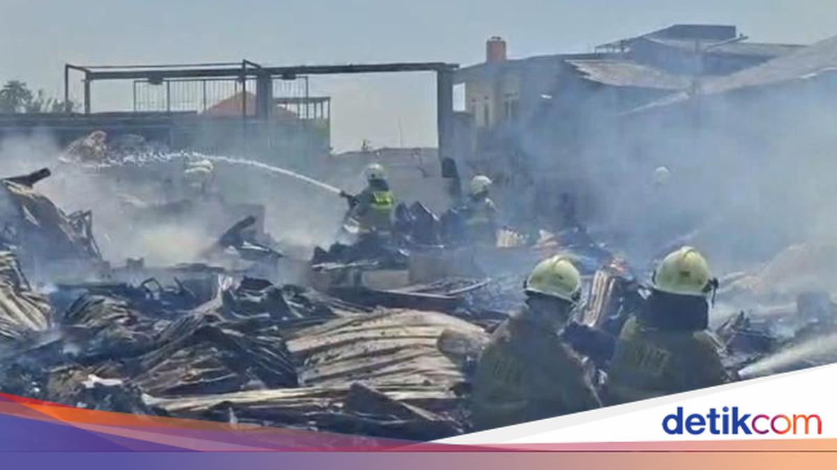 Kebakaran Sejumlah Bangunan di Kalideres, Api Diduga dari Gudang Palet Kayu