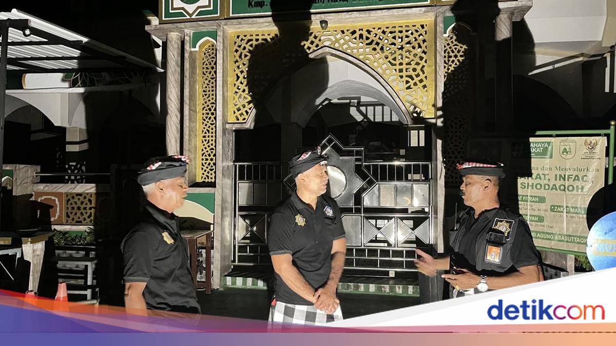 Gelap Gulitanya Pecalang Berpatroli, Tarawih Selesai Sebelum Pukul 21.00