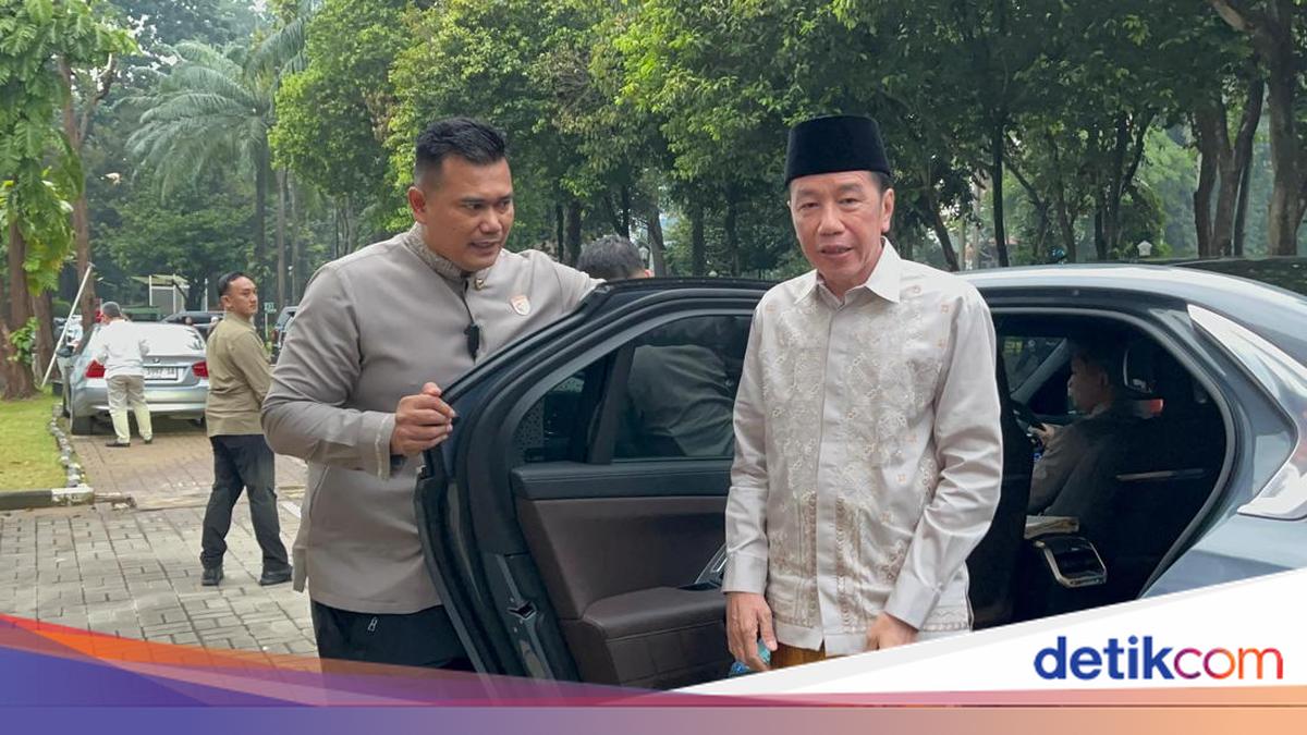 Lebaran di Jakarta, Jokowi Bareng Kaesang Salat Id di Masjid Al-Bina GBK