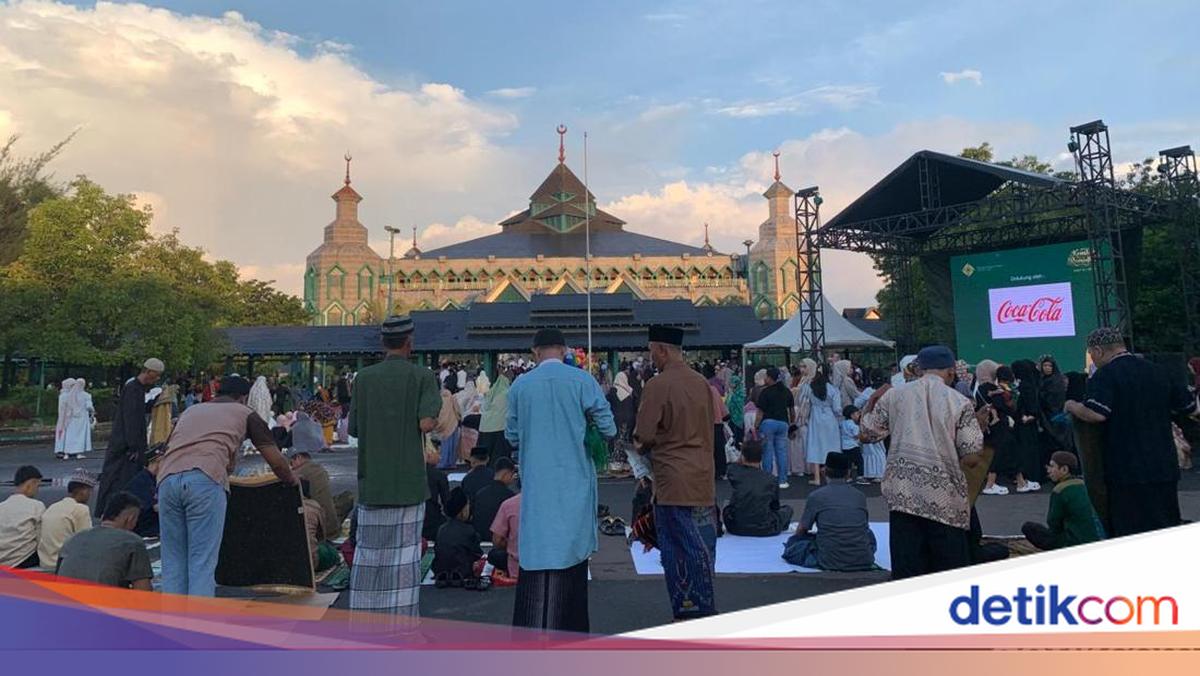 Masjid Al Markaz Al Islami Makassar Mulai Dipadati Jemaah Salat Id Pagi Ini