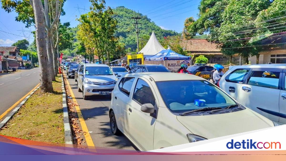 One Way Diberlakukan Imbas Lonjakan Kendaraan Arah Ciwidey