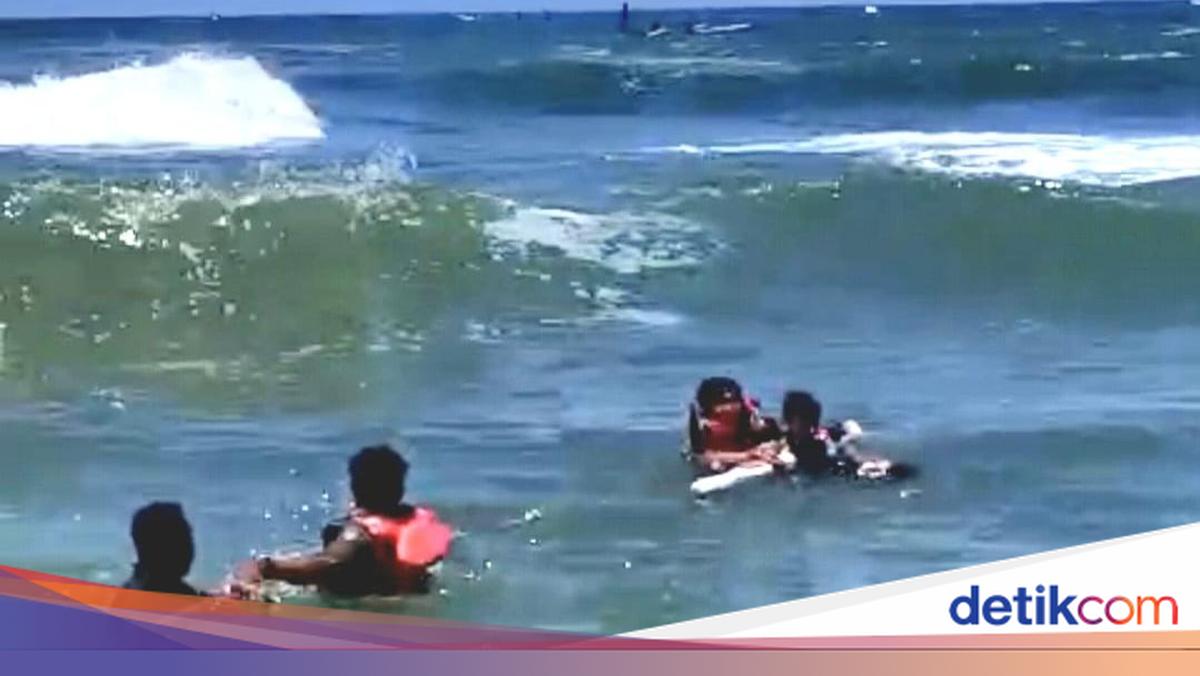 Ngeri, Saat 2 Wisatawan Terseret Rip Current di Pantai Drini Gunungkidul