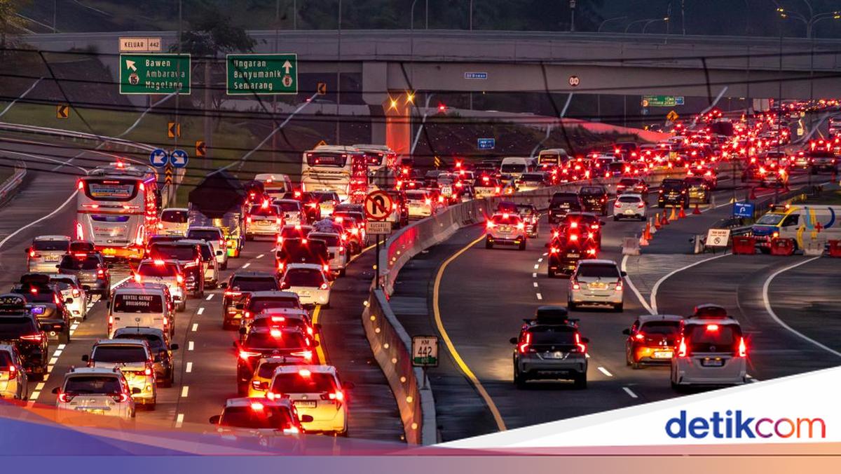 Arus Balik Meningkat, One Way Lokal Berlaku di Tol Semarang-Solo