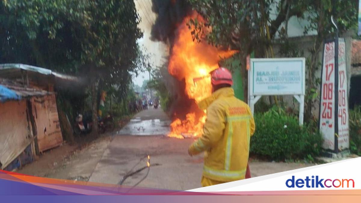 Warung Kelontong di Bogor Kebakaran, Pemiliknya Alami Luka Bakar