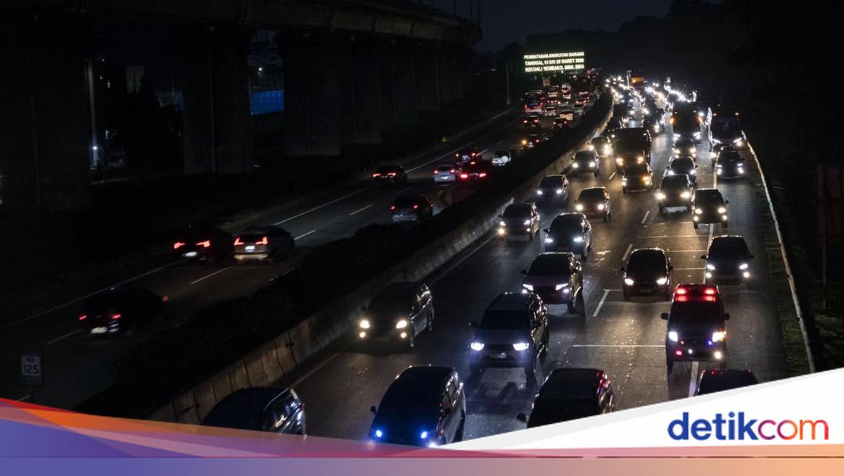 Kepadatan Lalu Lintas Warnai Tol Purbaleunyi Menuju Jakarta