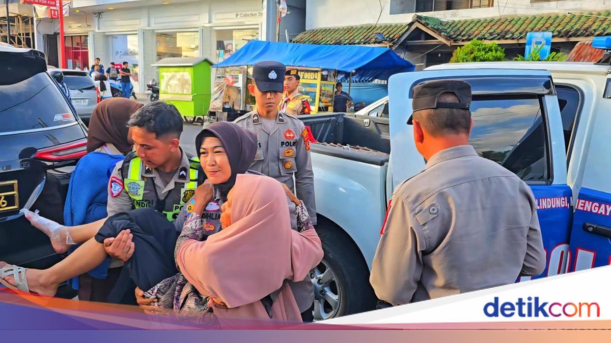 Cerita Haru Polwan Sukabumi Bopong Ibu di 'Pos Lego'