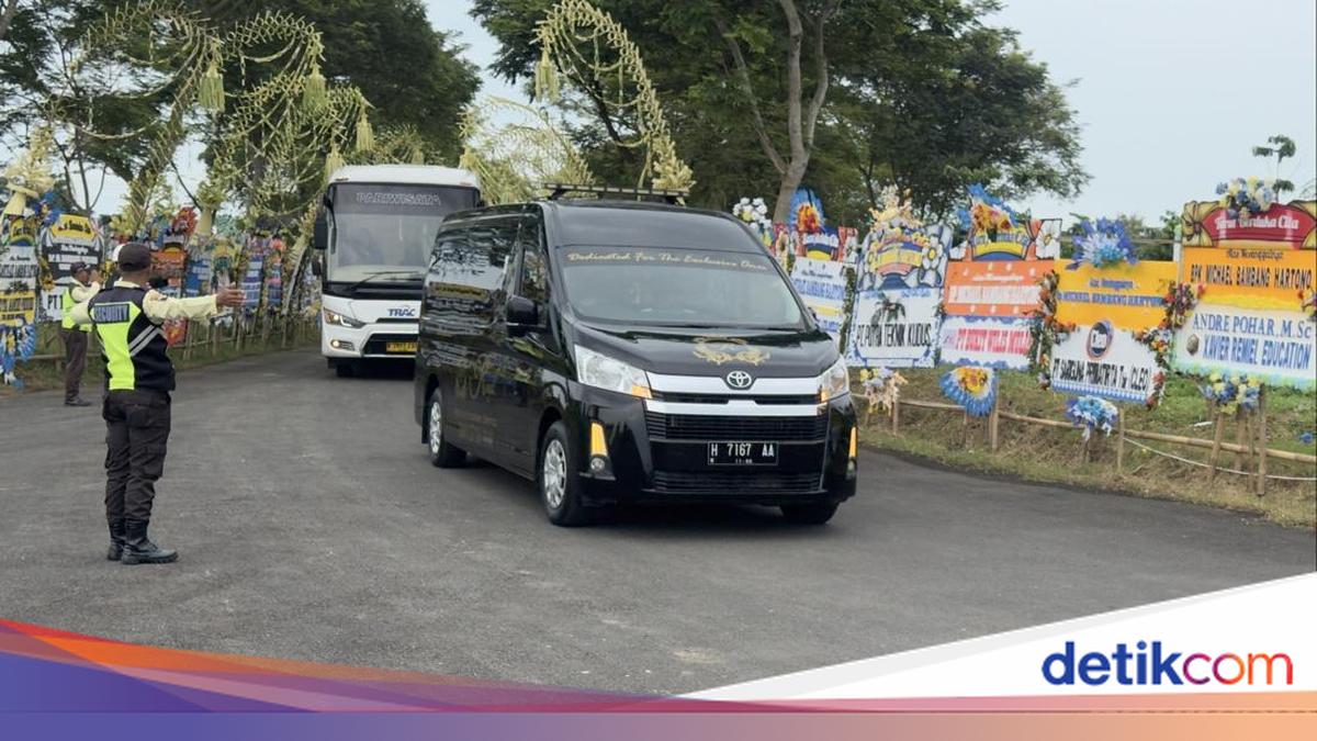 Bos Djarum Michael Bambang Hartono Dimakamkan di Rembang