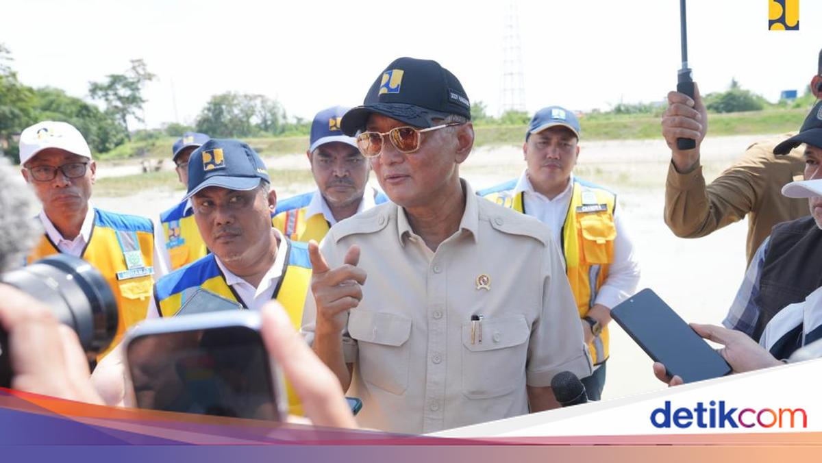 Menteri PU Tinjau Sungai Babakan Pasca Banjir dan Jembatan Retak di Brebes