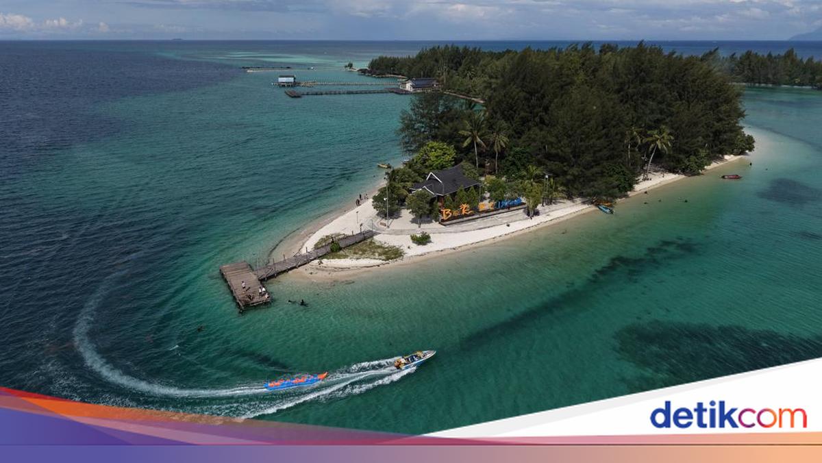 Pesona Pasir Putih Pulau Bokori Pikat Ribuan Wisatawan