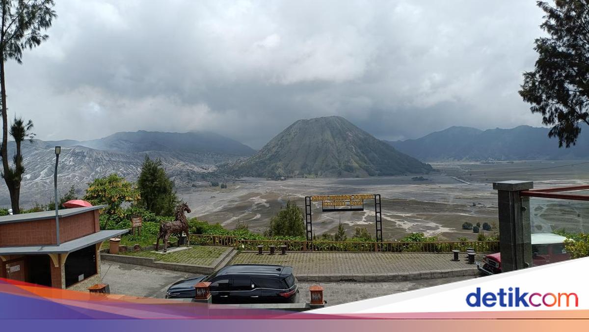 Wisata Gunung Bromo Tetap Buka Meski Gunung Semeru Erupsi