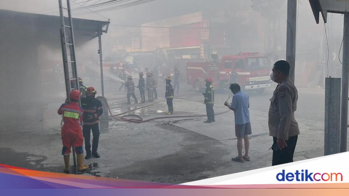 Toko Kelontong-Gudang di Palu Kebakaran Diduga Akibat Korsleting Listrik