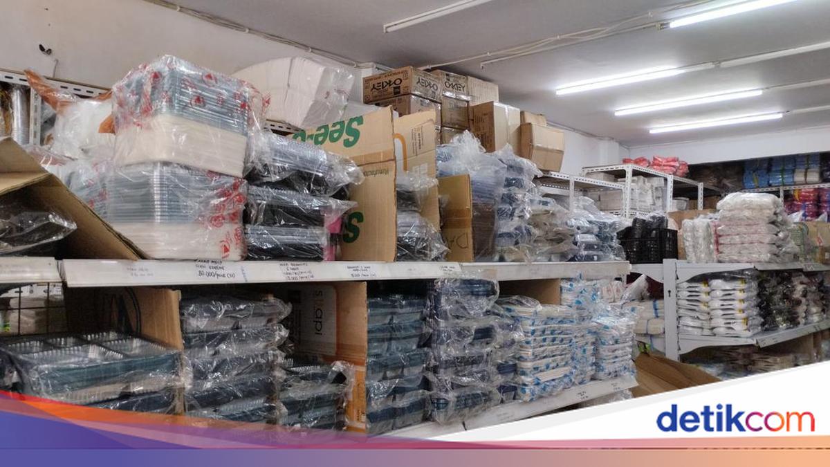 Harga Plastik di Jember Naik Gila-gilaan Dampak Perang Timur Tengah