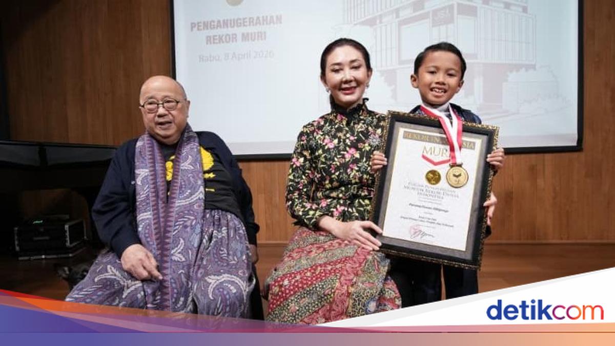 Jago Piano-Wayang, Bocil 7 Tahun Rama Abhipraya Raih Penghargaan MURI