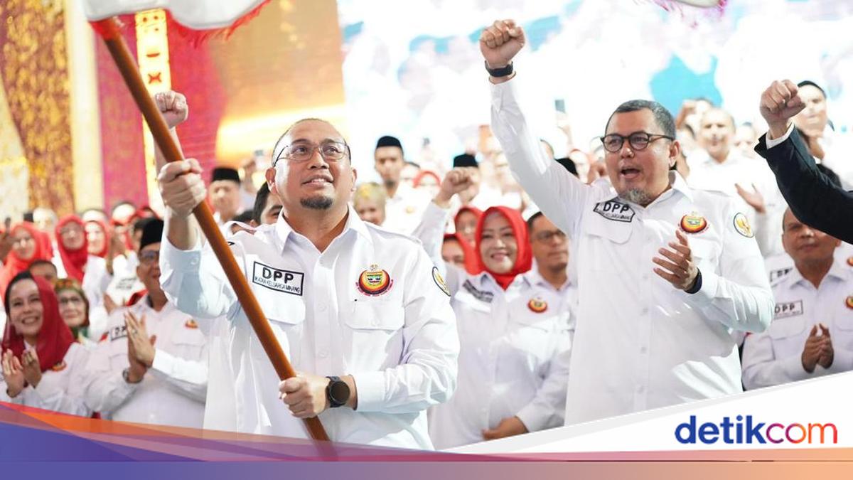 Kukuhkan DPP IKM 2025-2030, Andre Rosiade Serukan Kolaborasi Perantau ...