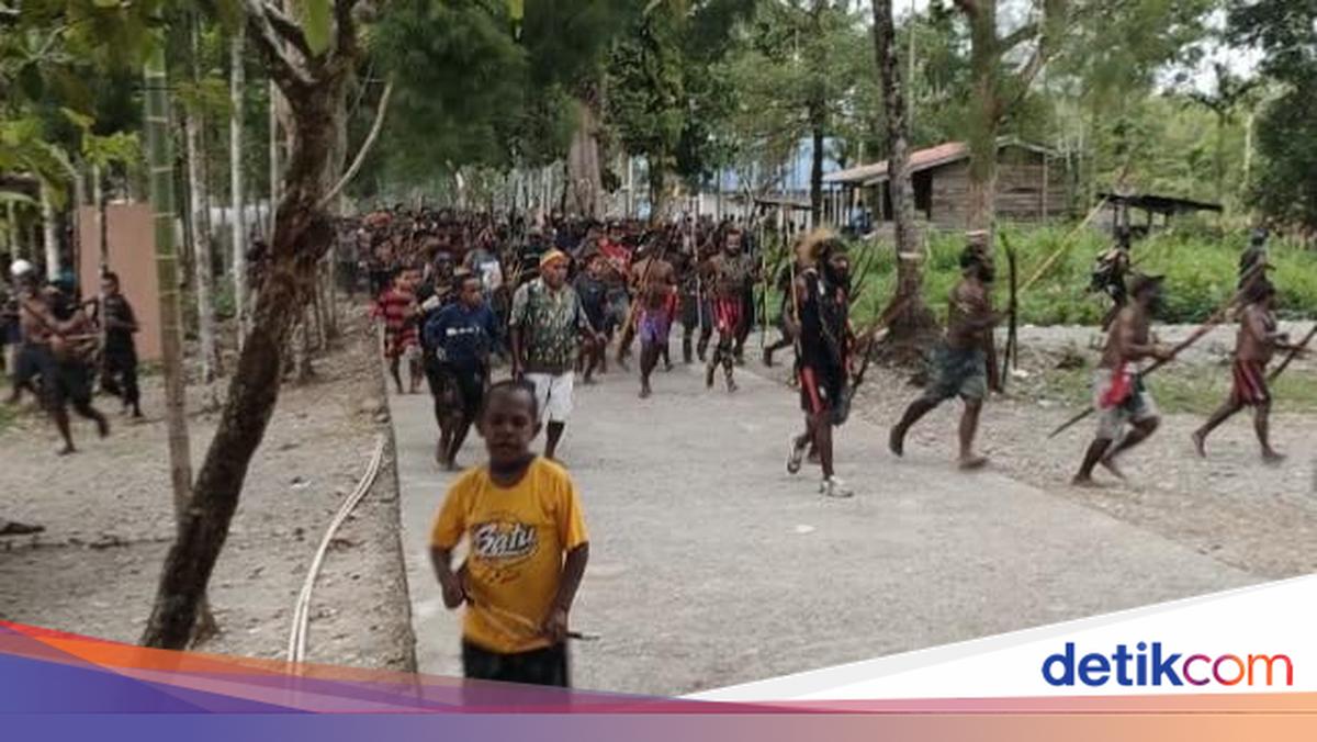 2 Kelompok Warga di Mimika Bentrok Pakai Panah-Parang, 1 Tewas