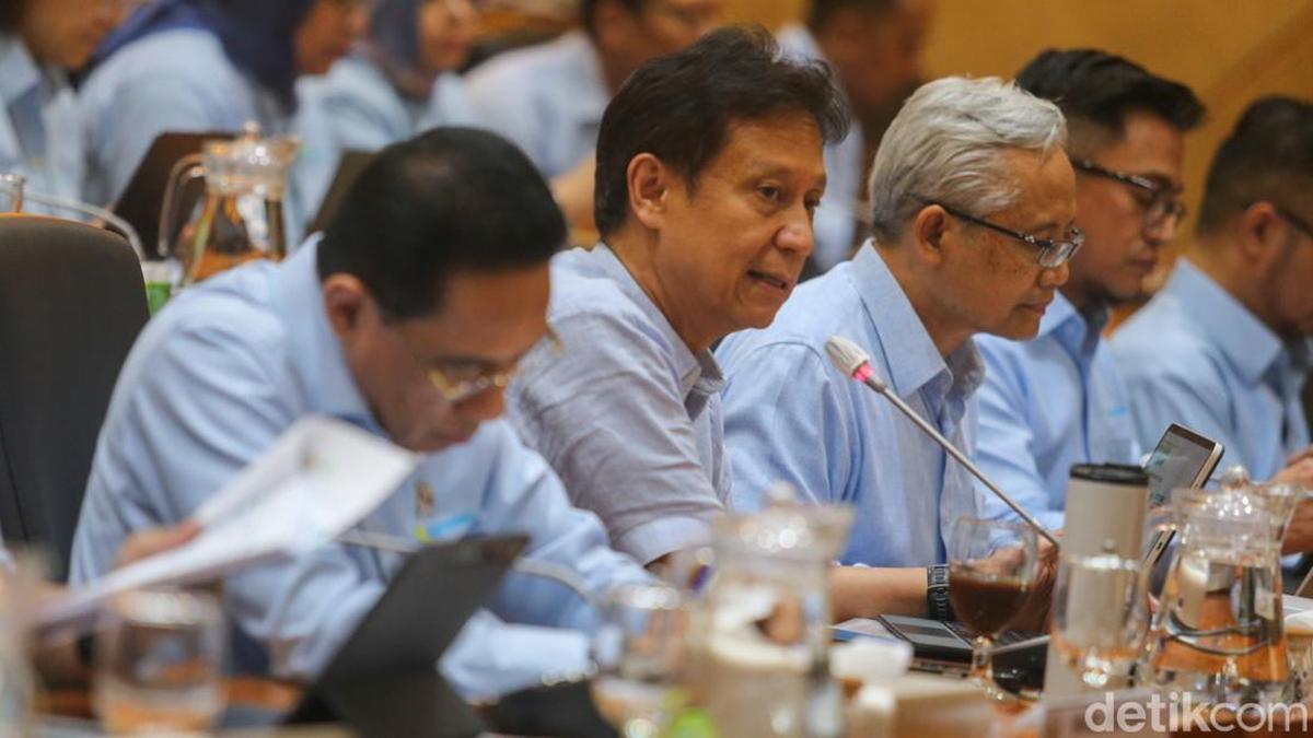 Rapat di DPR, Menkes Beberkan Penanganan KLB Campak