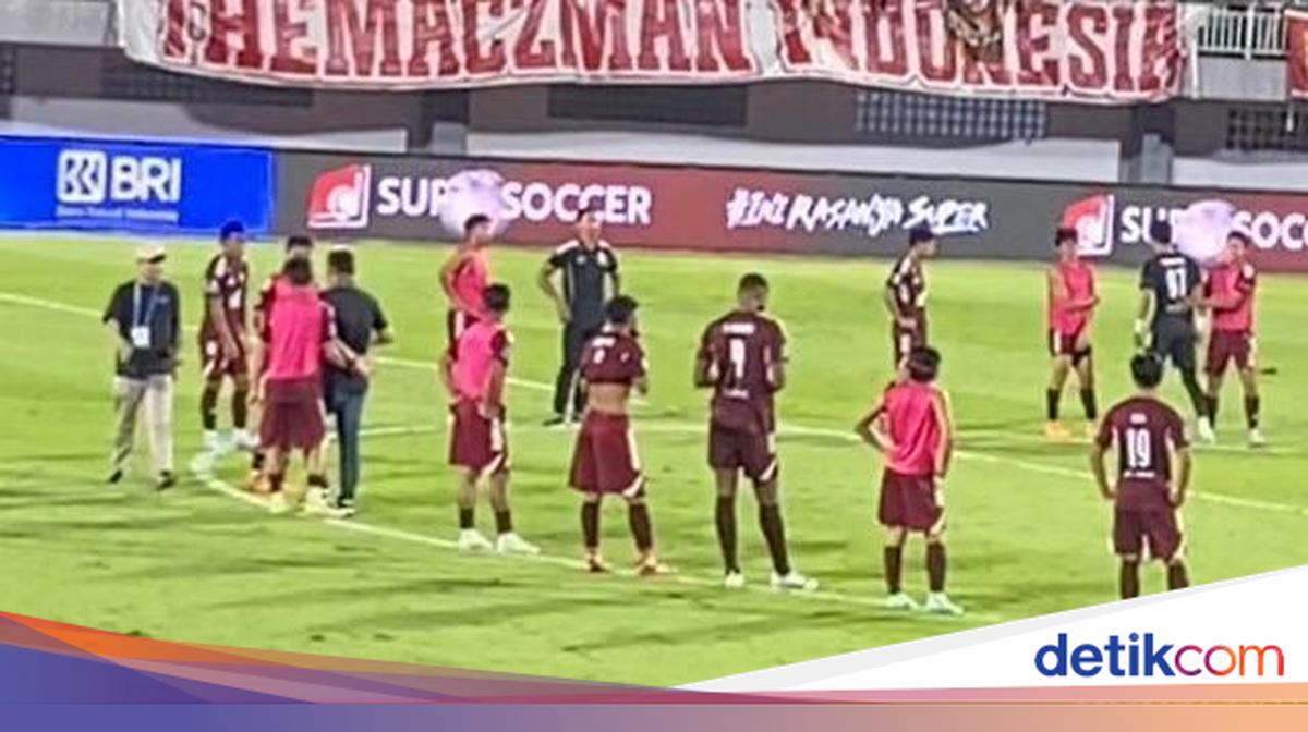 Sadikin Aksa Saksikan Kemenangan PSM 3-1 Atas Persik di Stadion BJ Habibie