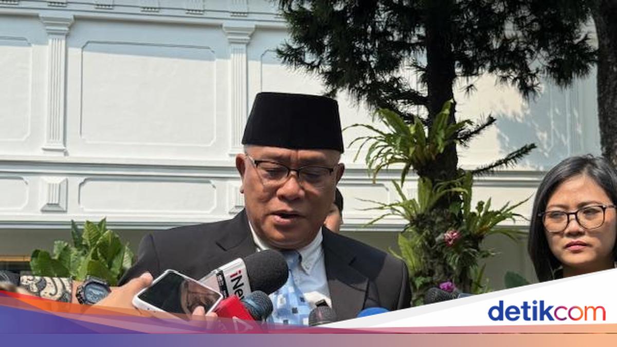 Pakai Dasi Biru Muda, Jumhur Hidayat Tiba di Istana Jelang Reshuffle ...