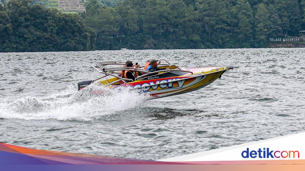 Menikmati Telaga Sarangan dengan Speedboat
