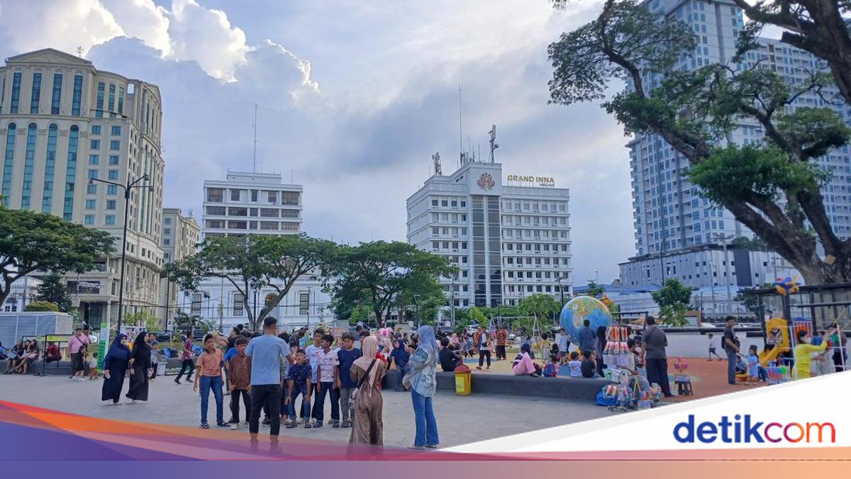 Lapangan Merdeka Medan Dipadati Pegunjung saat Long Weekend, Warga: Hemat