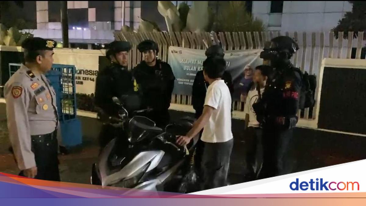 Patroli Brimob Polda Metro Gagalkan Balap Liar di Kebayoran Baru Jaksel