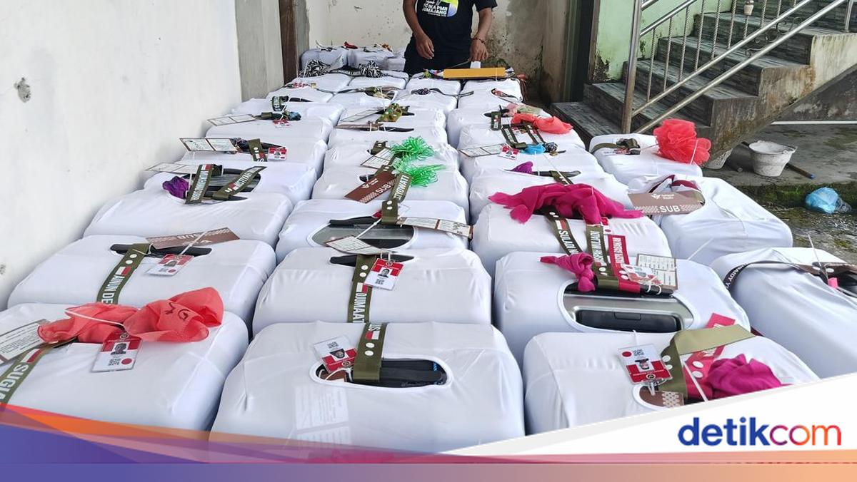 Tanda Unik di Koper Calon Jemaah Haji Lumajang, Boneka-Gelas Plastik