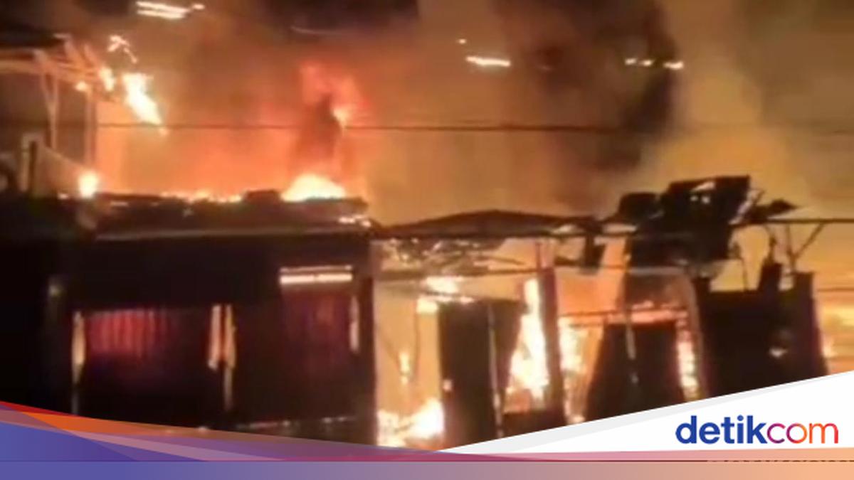 Gudang Kayu-Toko Bangunan di Pamekasan Hangus Terbakar, Kerugian Rp 2 M