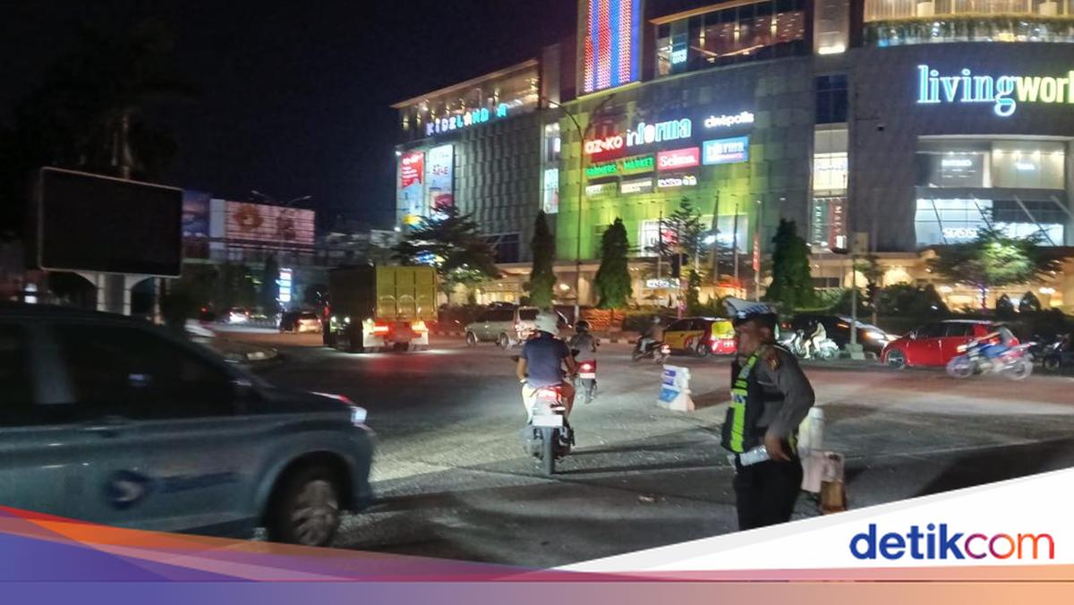 Lalin di Pekanbaru Macet Imbas Pemadaman Listrik, Polisi Turun Atur Lalin