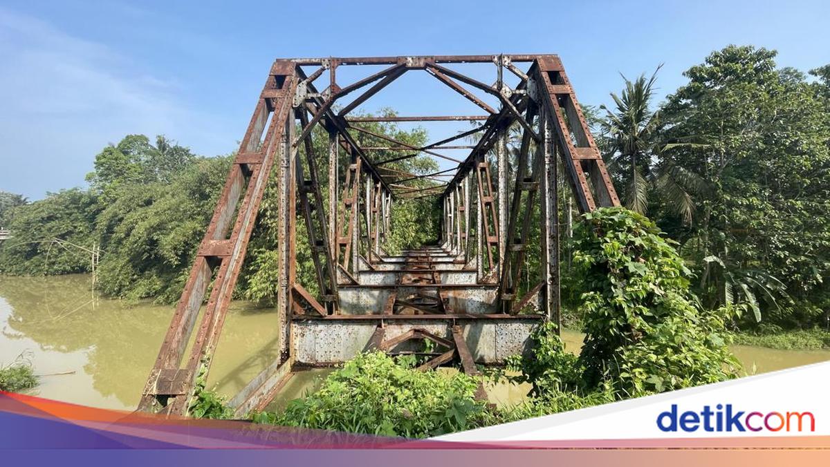 Menilik Jejak 'Ular Besi' Belanda di Pangandaran