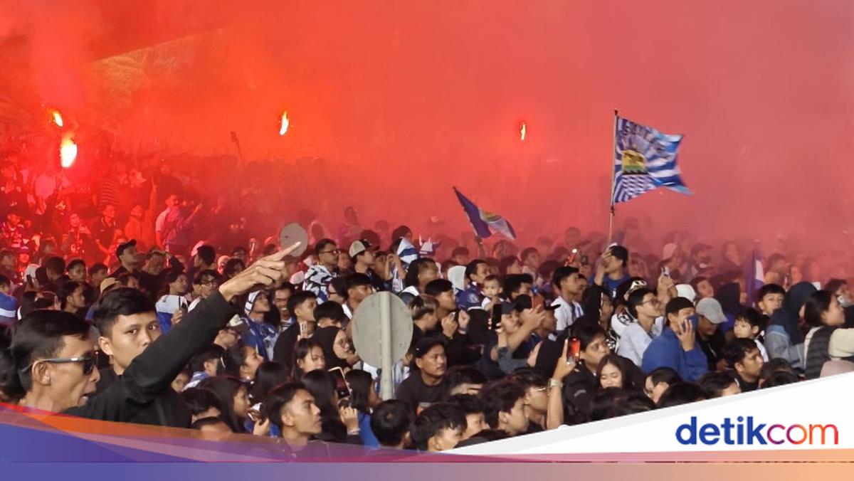 Nobar Persib, Ribuan Bobotoh Padati Taman Kolong Flyover Pasupati