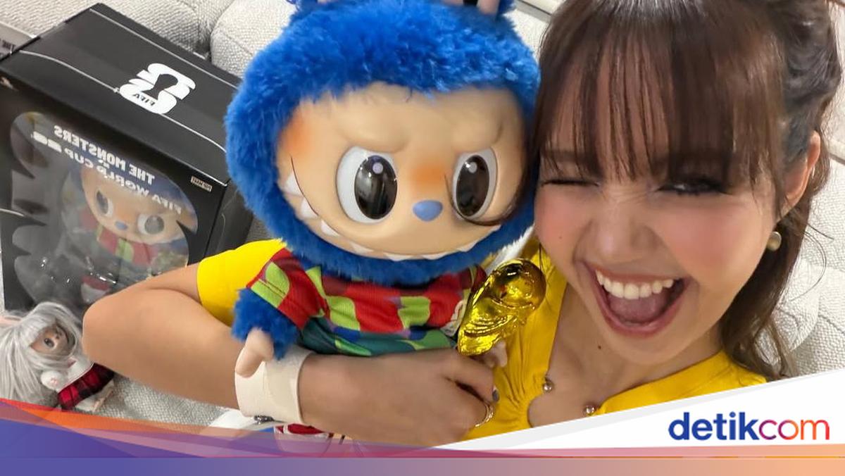 Gaya Lisa BLACKPINK Isi OST Piala Dunia 2026, Maskot Labubu Bikin Salfok