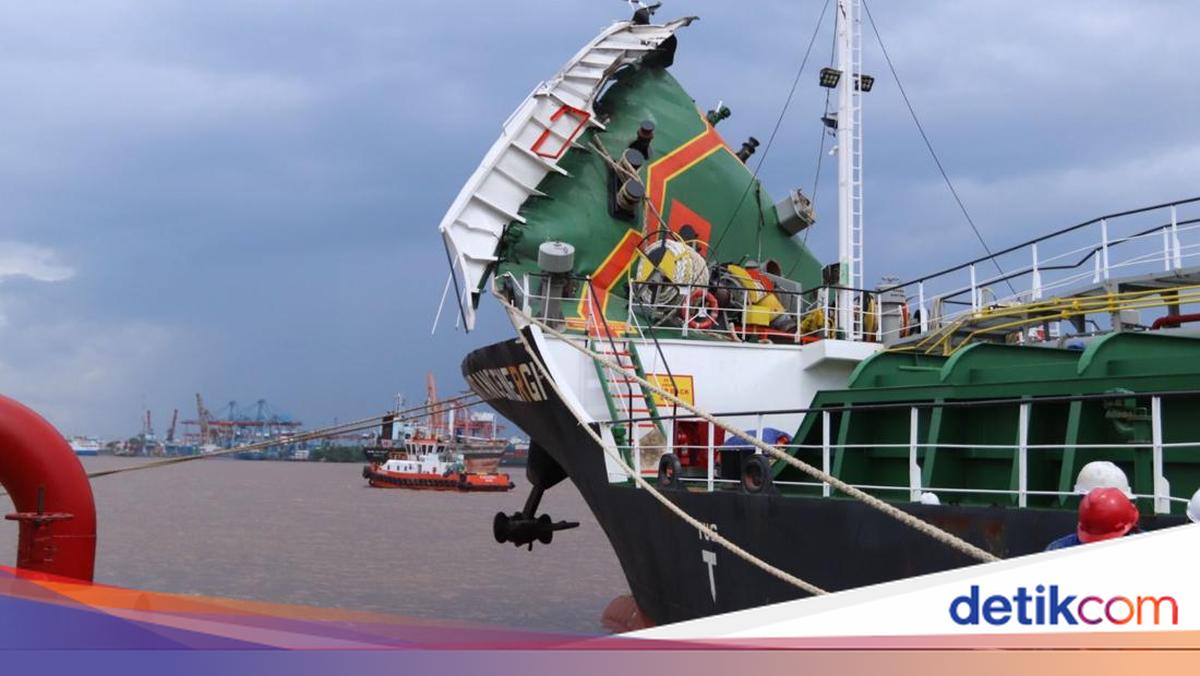 Kapal Pengangkut 3.300 KL Pertalite Meledak di Pontianak, 3 Kru Luka-luka