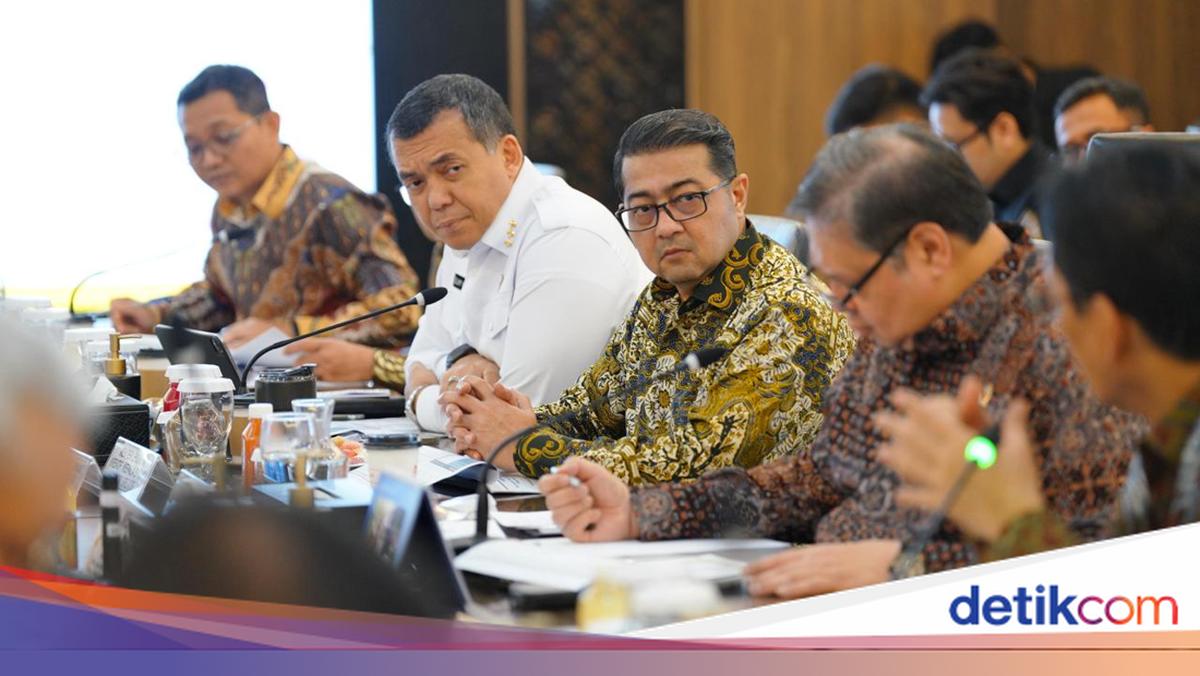Menteri Ekraf: Pemerintah Sepakati Turunkan PPh Royalti Penulis