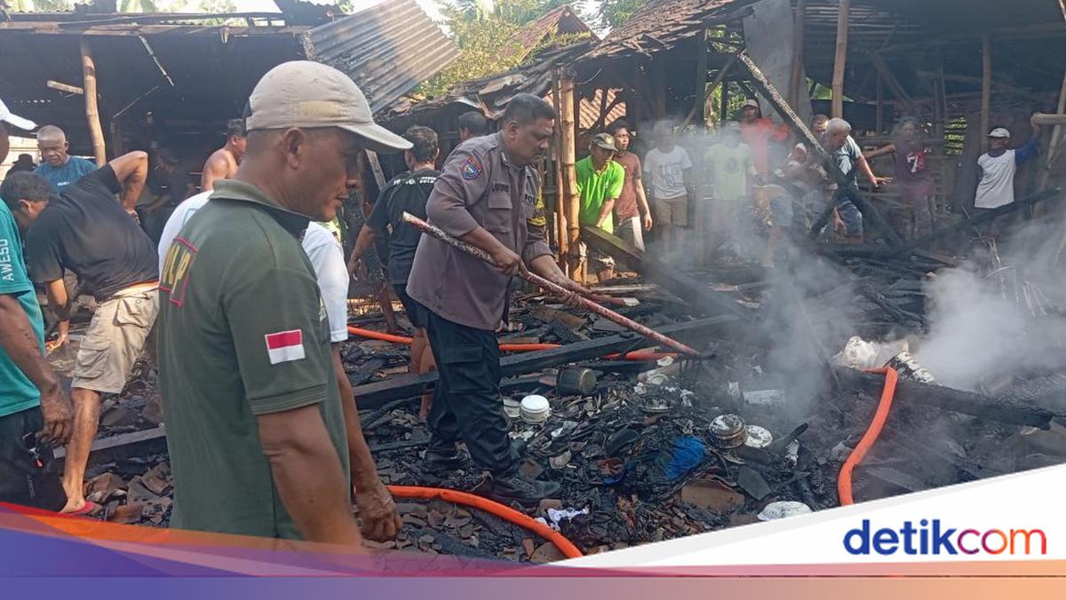 Rumah Kayu Jati Warga Kemantren Blora Ludes Terbakar